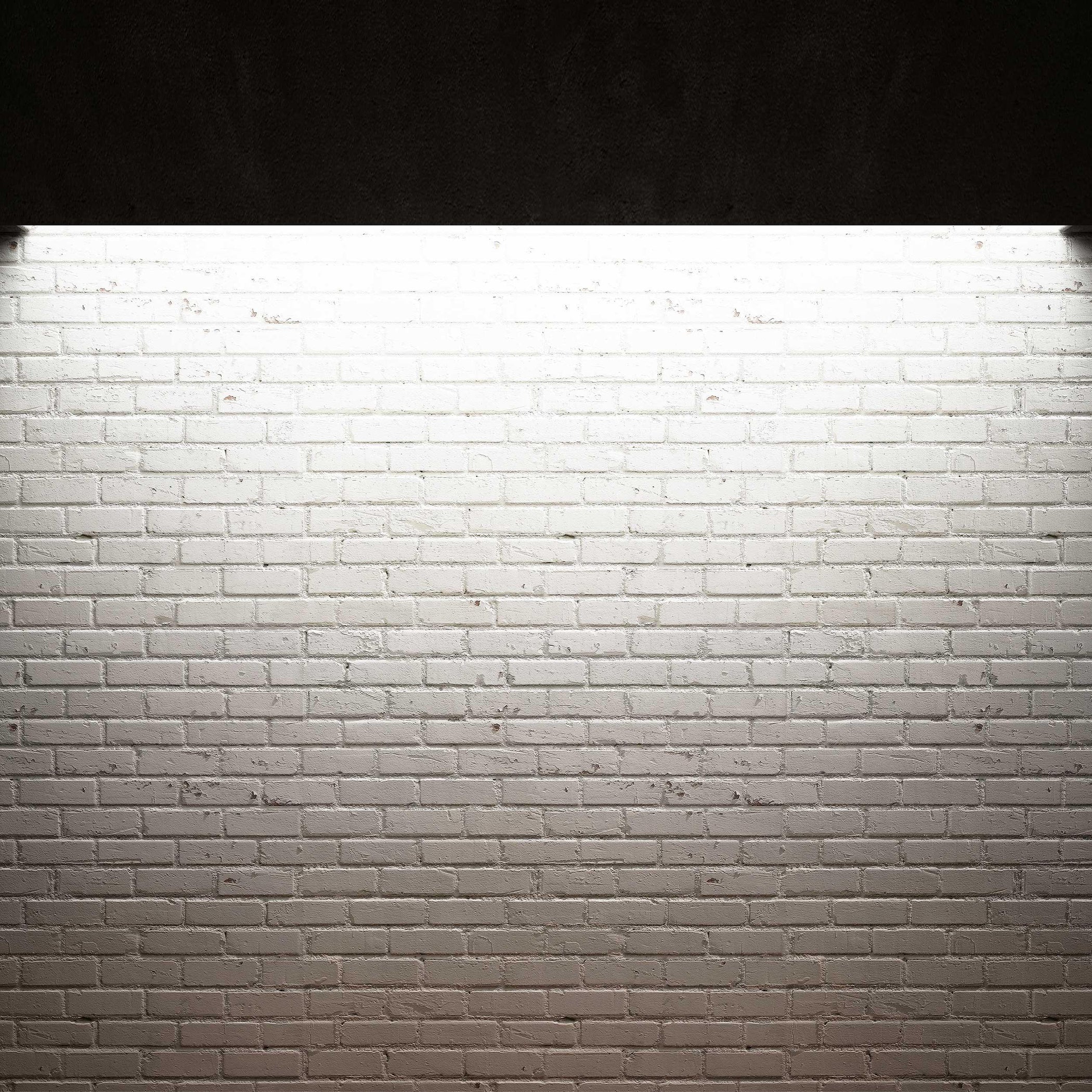 Linear Grazer X Fixture with precise beam control. Graze with low glar